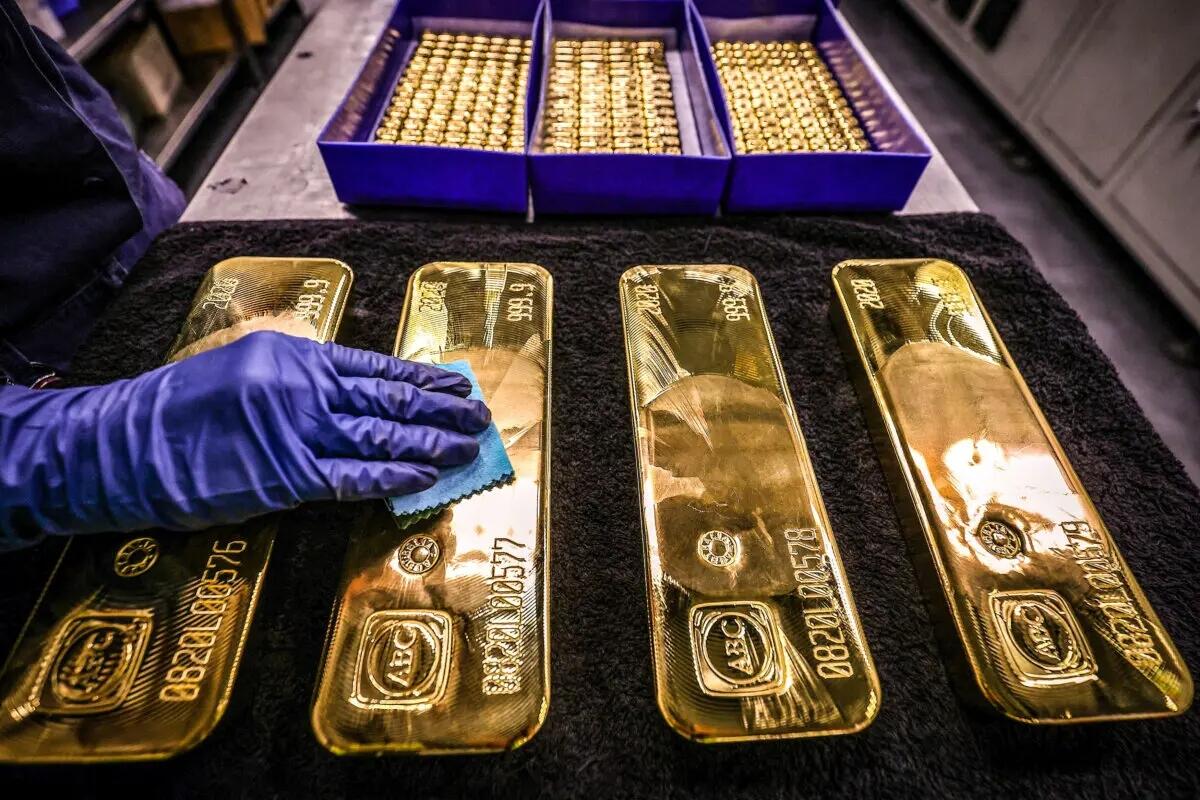 As Money Gets Tighter, More People Are Selling Gold and Silver – The ...